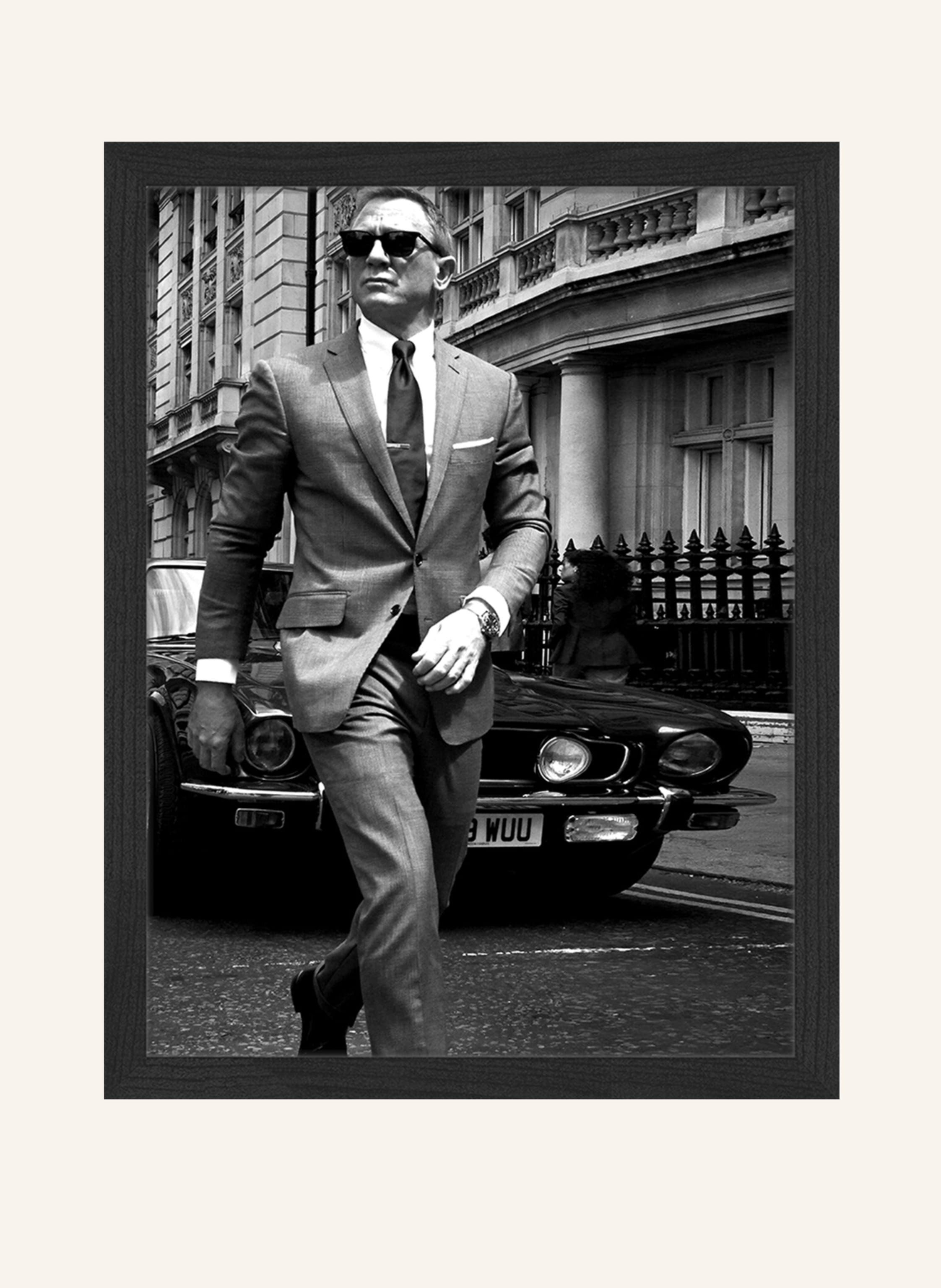 JACOB BADEN Wandbild DANIEL CRAIG ALS JAMES BOND mit Rahmen in schwarz