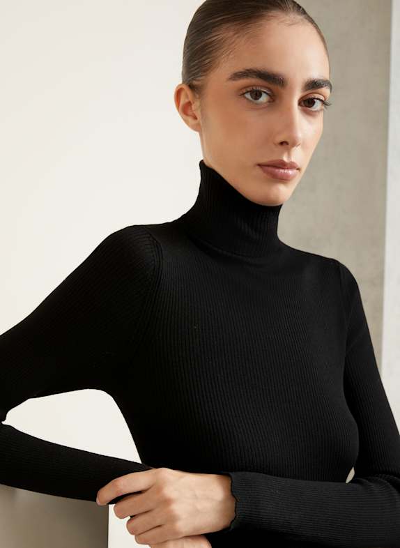 Moncler - ekskluzywna odzież outdoorowa i nowoczesny styl