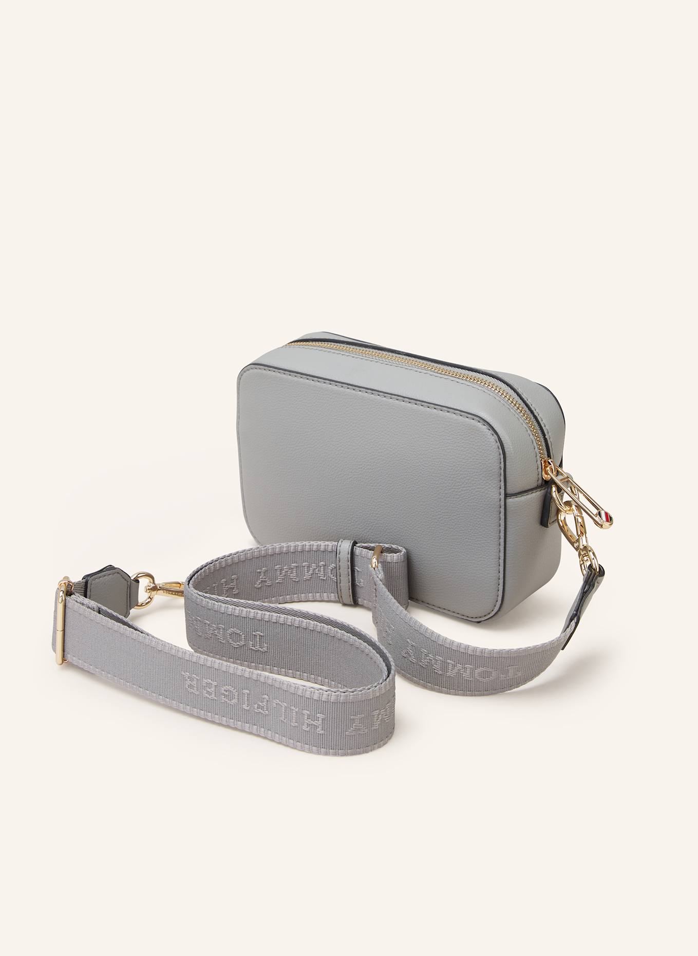 Tommy hilfiger strap bag store